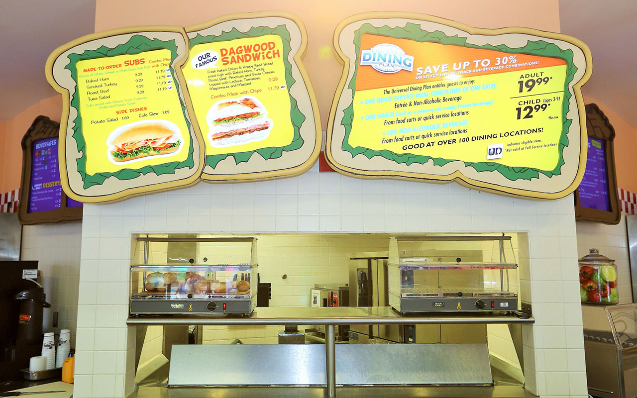 Creating a Stellar Guest Experience With Theme Park Digital Signage